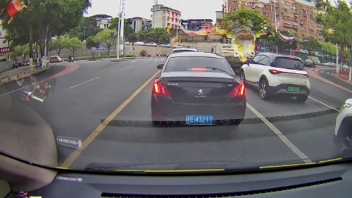 遵守交通规则出行请注意交通安全道路千万条安全一文明驾驶安全出行