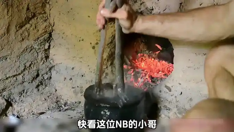 现代人的原始生活:为了喝上健康水,荒野的男人想了个很爽的办法