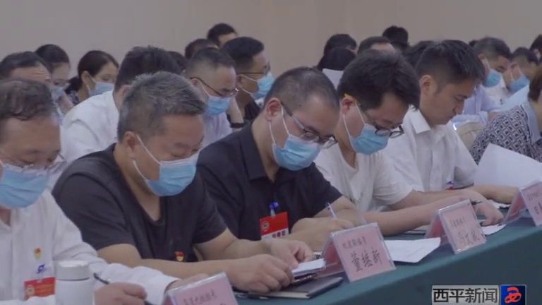 西平县政协九届五次会议委员联组讨论座谈会召开