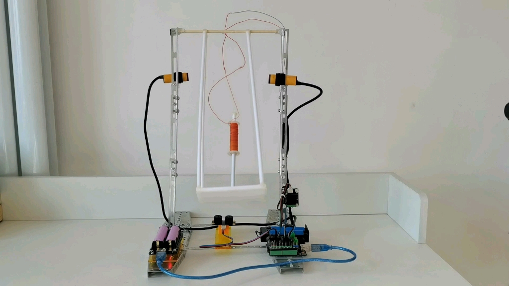 荡秋千--角动量守恒定律