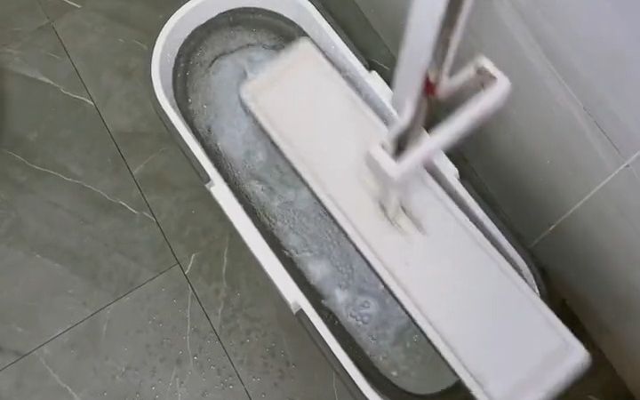 姐妹们你们要的拖把桶来了,材质很厚实,大容量的,家里任何拖把都能用!...