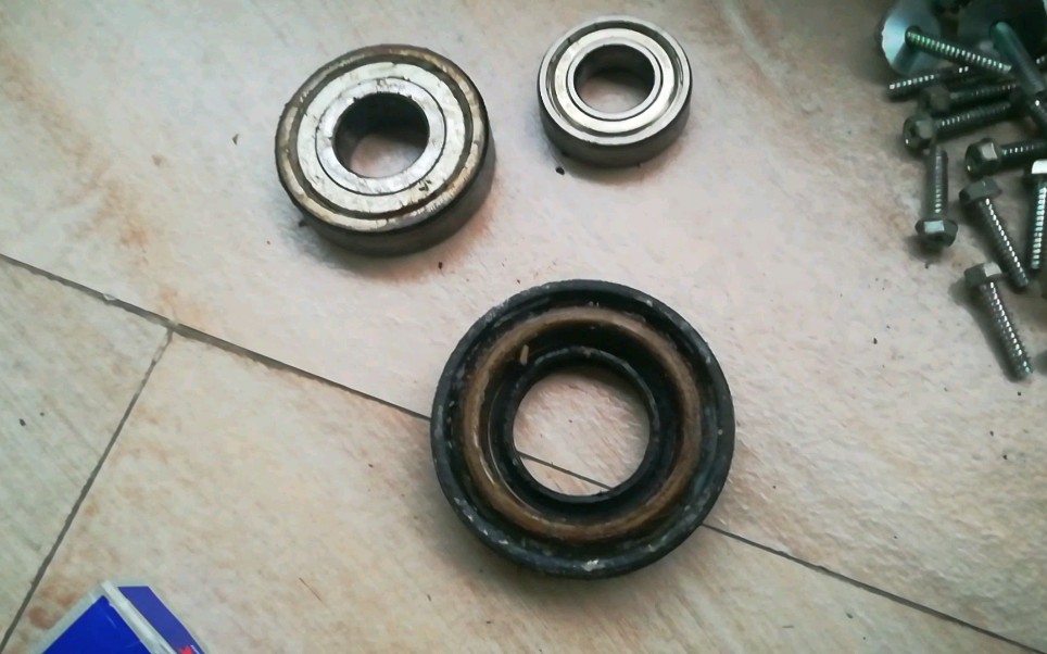 松下滚筒洗衣机换轴承,老张装轴承的过程