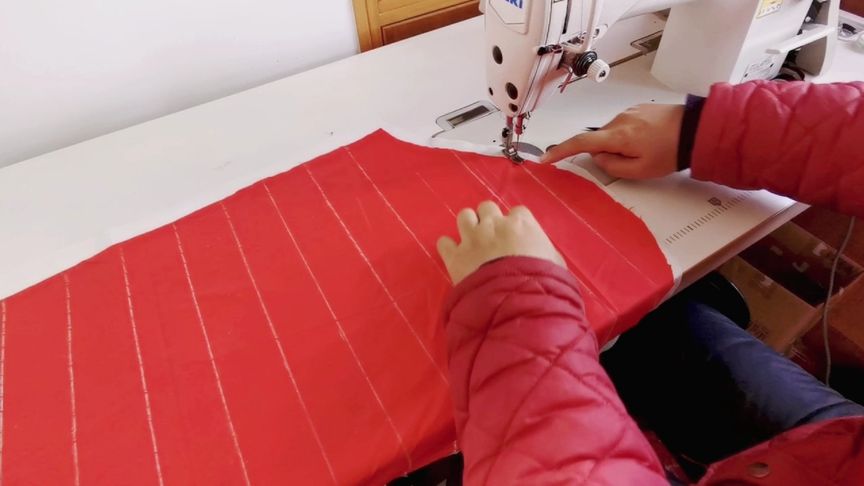 做羽绒服,先装绒和压线顺序别搞错,方法对做法更简单