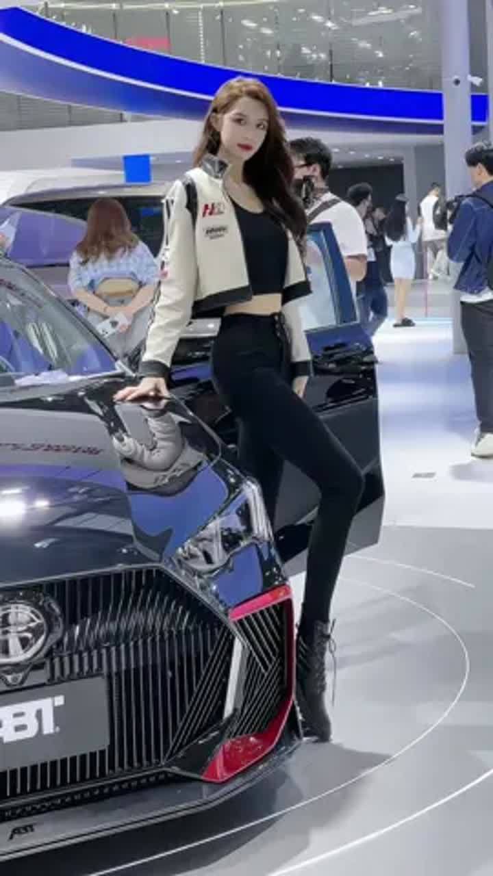 上海车展开始了,来看我吧2023上海国际车展 车展现场 车模小姐姐 ...
