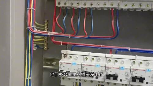 客户插座不通电,电工检查漏电保护器都烧焦了,太危险了!