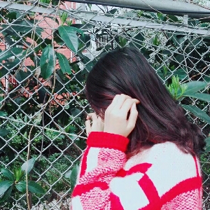 溢小乖 