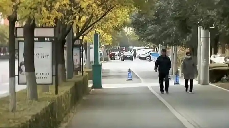 ...有取暖,有祝福,有善良,也有在背后议论,有嫉妒,有计算得失,有局限……