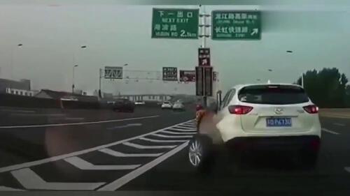 行车记录仪: 当车子有了自己的想法,司机都要奔溃了!