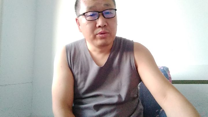 俄罗斯打乌克兰是跟美国学的,学美国打伊拉克,可结果却大不相同