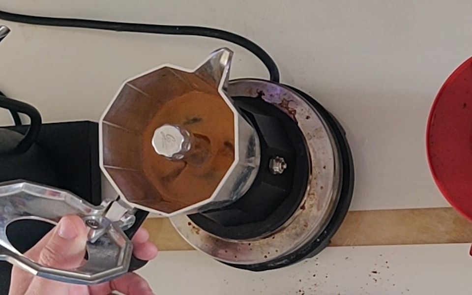 我是怎么用摩卡壶做一杯接近店面出品的拿铁的