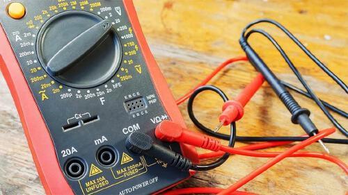 电工入门怎么学万用表?每个档位都演示的清清楚楚,真怕你学不会
