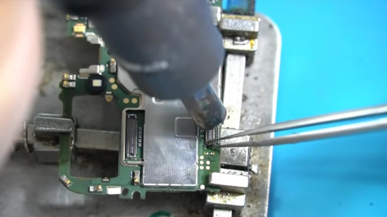 【转载】【鼎盛达人】维修:华为荣耀v10,主板显示座子损坏,我教大家...