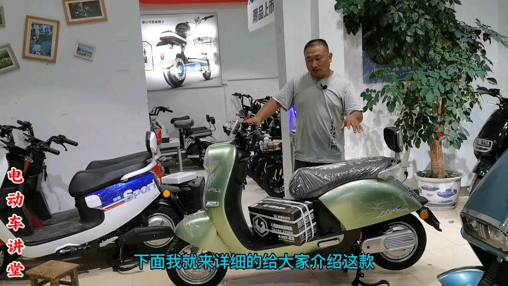 新款的60伏20安的电动车,可以跑100公里,而且电池质保两年!
