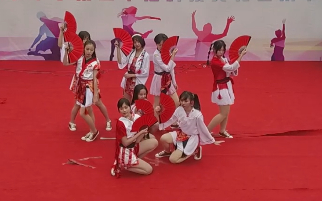 《寄明月》某中学的元旦汇演!小姐姐们跳寄明月～