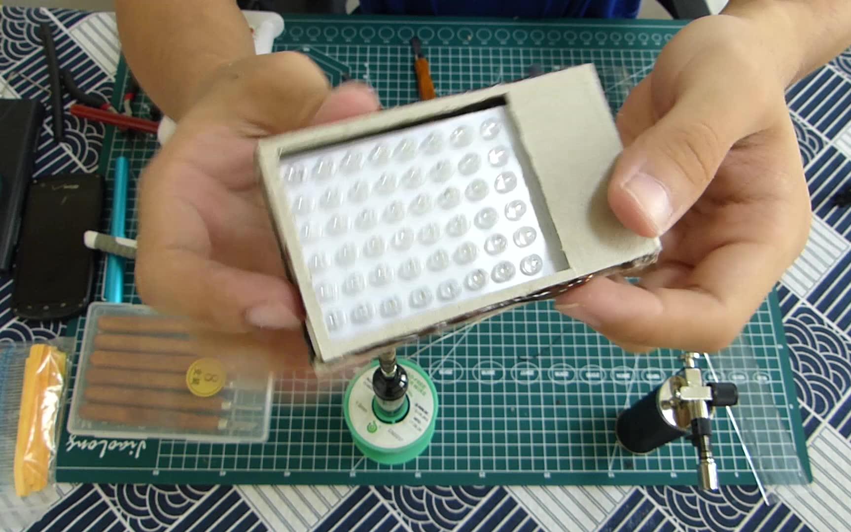 如何制作一个可充电的紫外线灯?[岳十二的DIY]