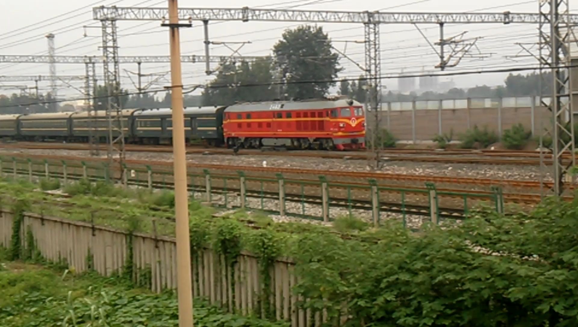 山东省最慢的普客列车7054次,车头还是橘子