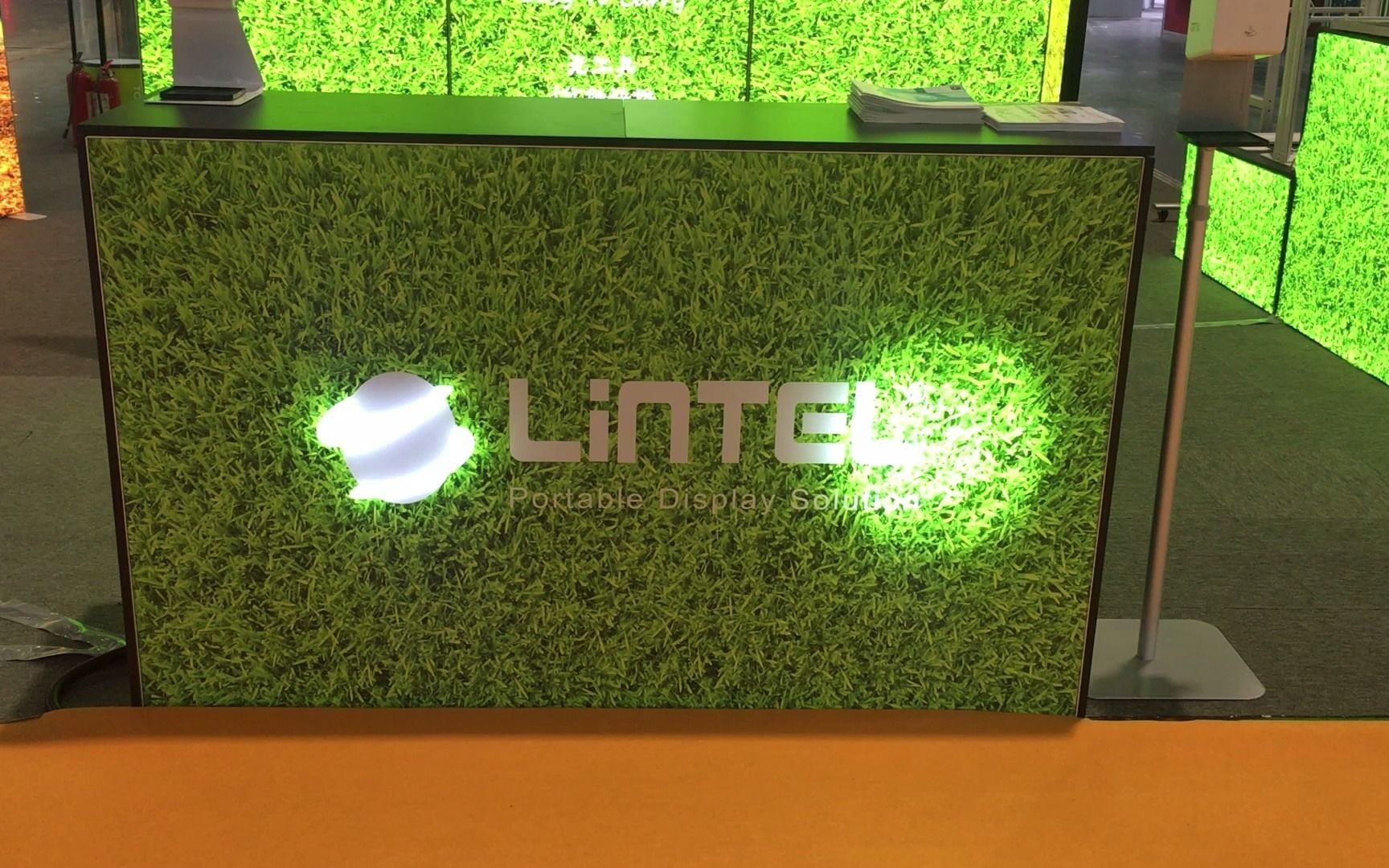 动感灯箱:120灯箱柜台【灵特尔制作】