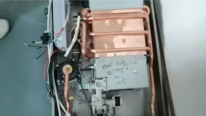 燃气热水器水流传感器跟换