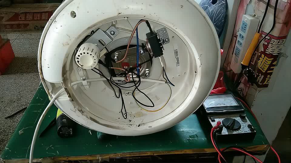 我们来看一下统帅热水器内部.