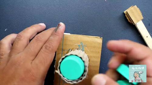 如何用纸板制作连续发射器用废品制作创意手工我爱发明我爱制作小学...