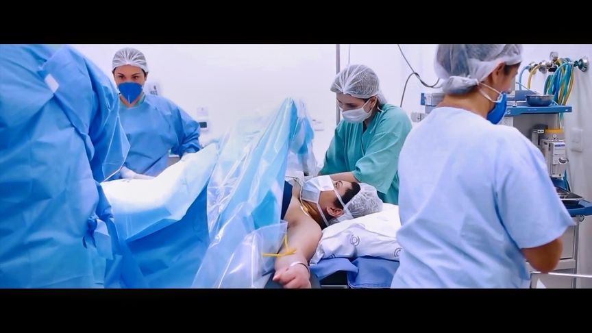 实录外国产妇剖腹生产全过程,妈妈绝对堪称世界上最坚强的人!