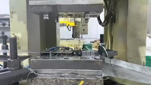 冲压与拉伸连续模具及多工位拉伸机械手模具