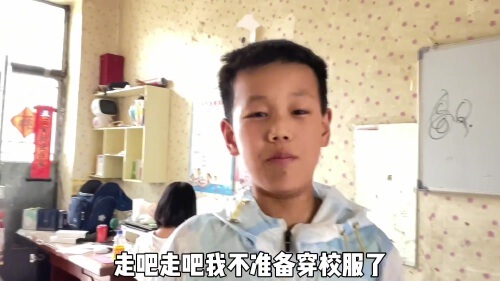 妈妈又要给杨可转学了!娘仨忙手忙脚,最后一幕让人看了心疼