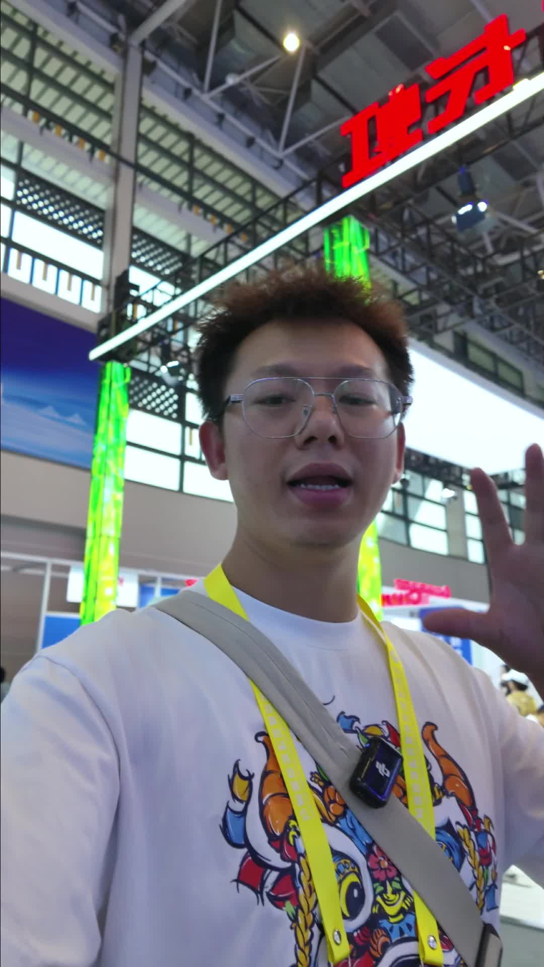 绵阳科博会必看!长虹展馆黑科技刷屏,从熊猫AI家电到抗癌放疗设备,黑...