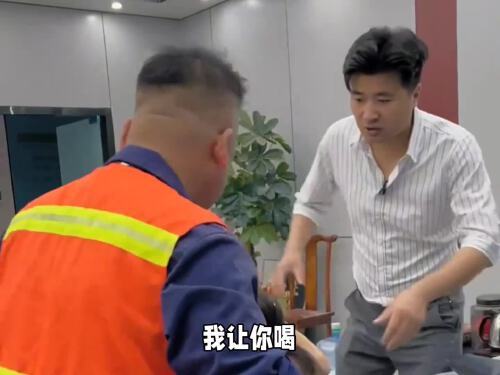那个工人的背后没有几口人等着吃饭,叫他们怎么生活