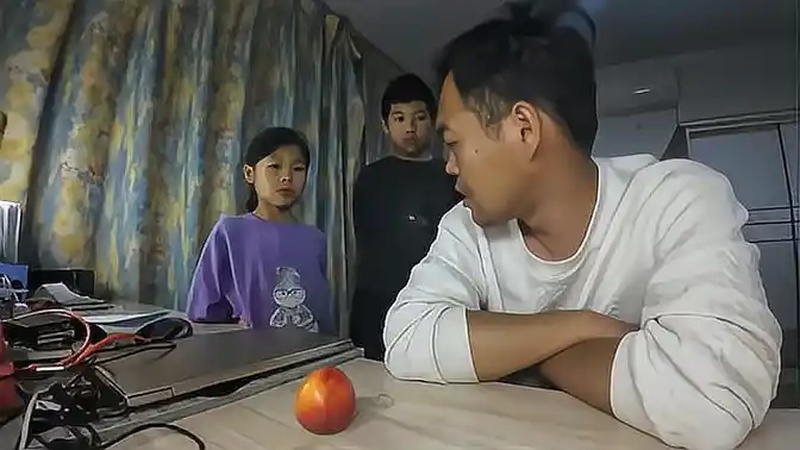 六年级儿子考试倒数第一,爸爸看到试卷发火,谁能告诉我该怎么办
