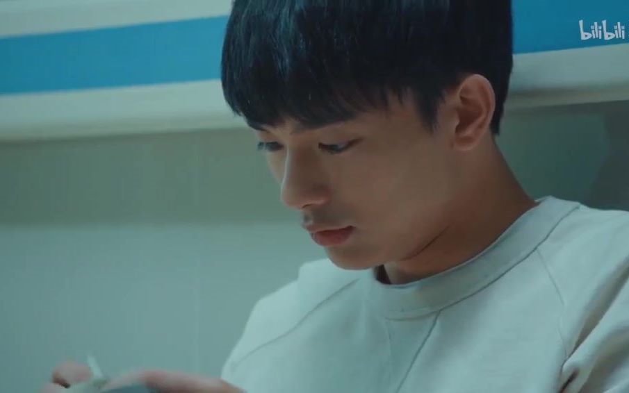 ...将丁荣亮长大后每一笔可能用到的钱都准备好,用不同的银行卡分类放...