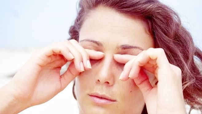 眼睛看东西模糊是怎么回事?