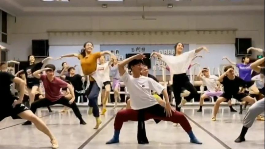 舞蹈学院帅哥靓女们毕业后都去做什么,看看他们的困惑