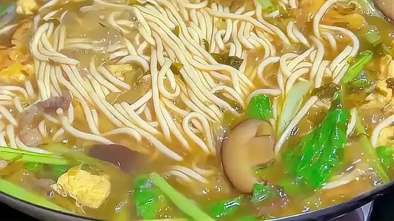 雪菜煮面也太好吃了,做法还很简单