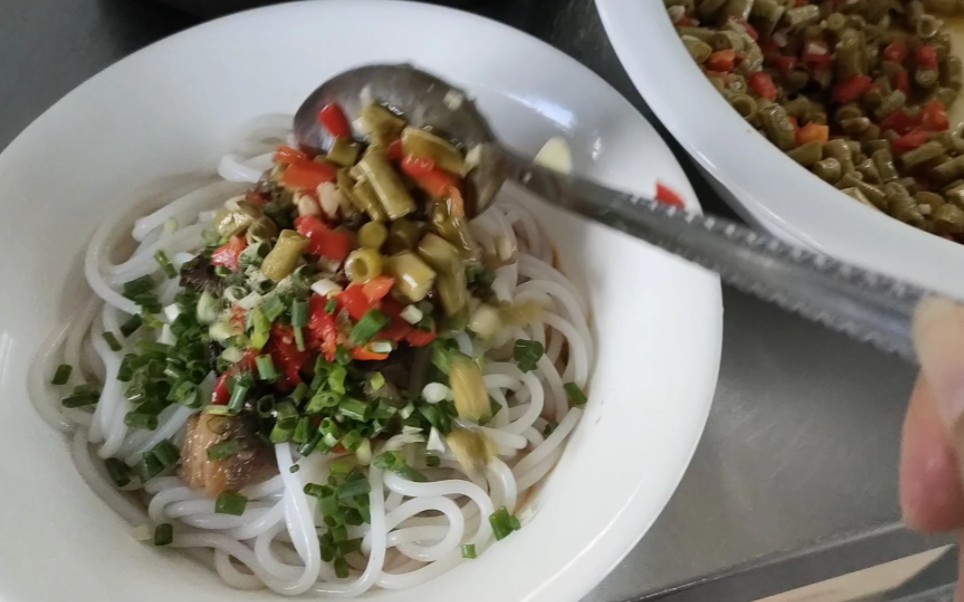 【机关食堂】早饭吃粉,我单位食堂算是很一般的了,之前还没早饭