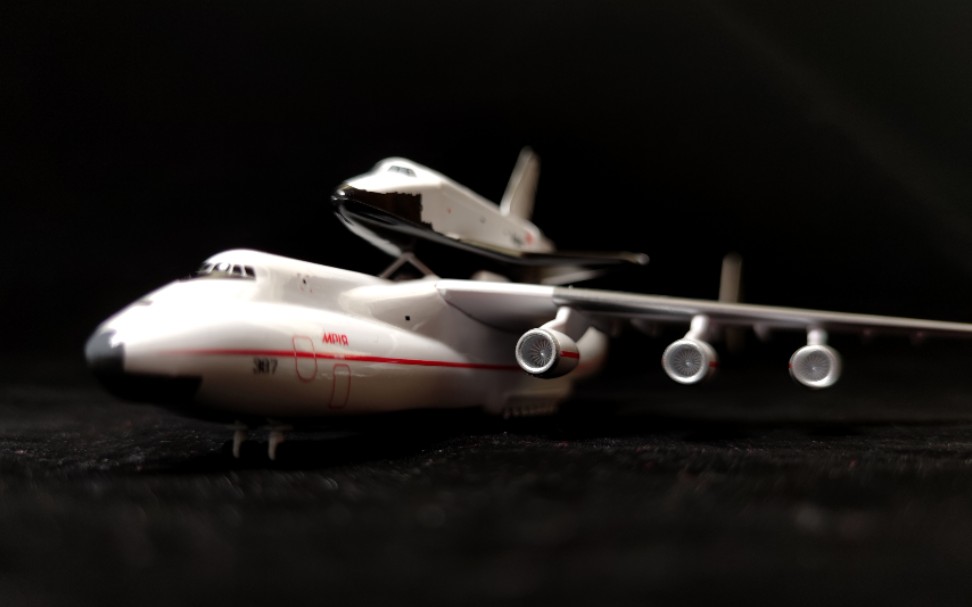 ...初代涂装安225(Мрія)(An-225Mriya)运输机和暴风雪号航天飞机 1...