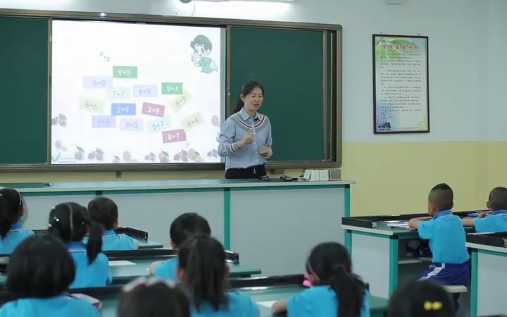 【有完整视频】北师大版小学数学一年级上册《做个加法表》现场课...