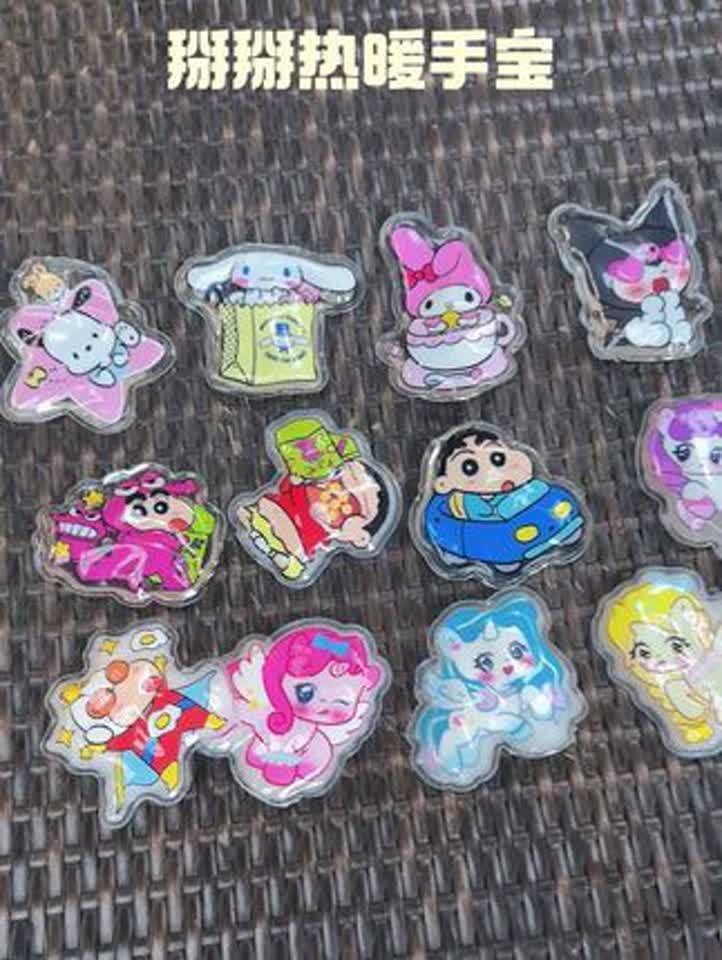 掰掰热暖手宝 轻轻掰一下铁片就会变热变暖,暖暖小手温度刚刚好,这个...