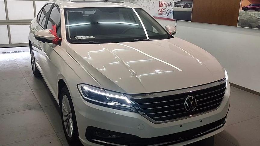 大众朗逸plus改款后落地价12万多,选装360全景影像,挺实用