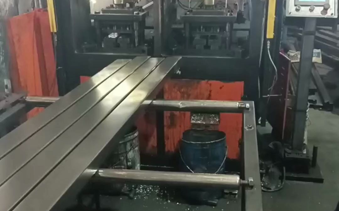 C型钢自动送料冲床生产效率快准