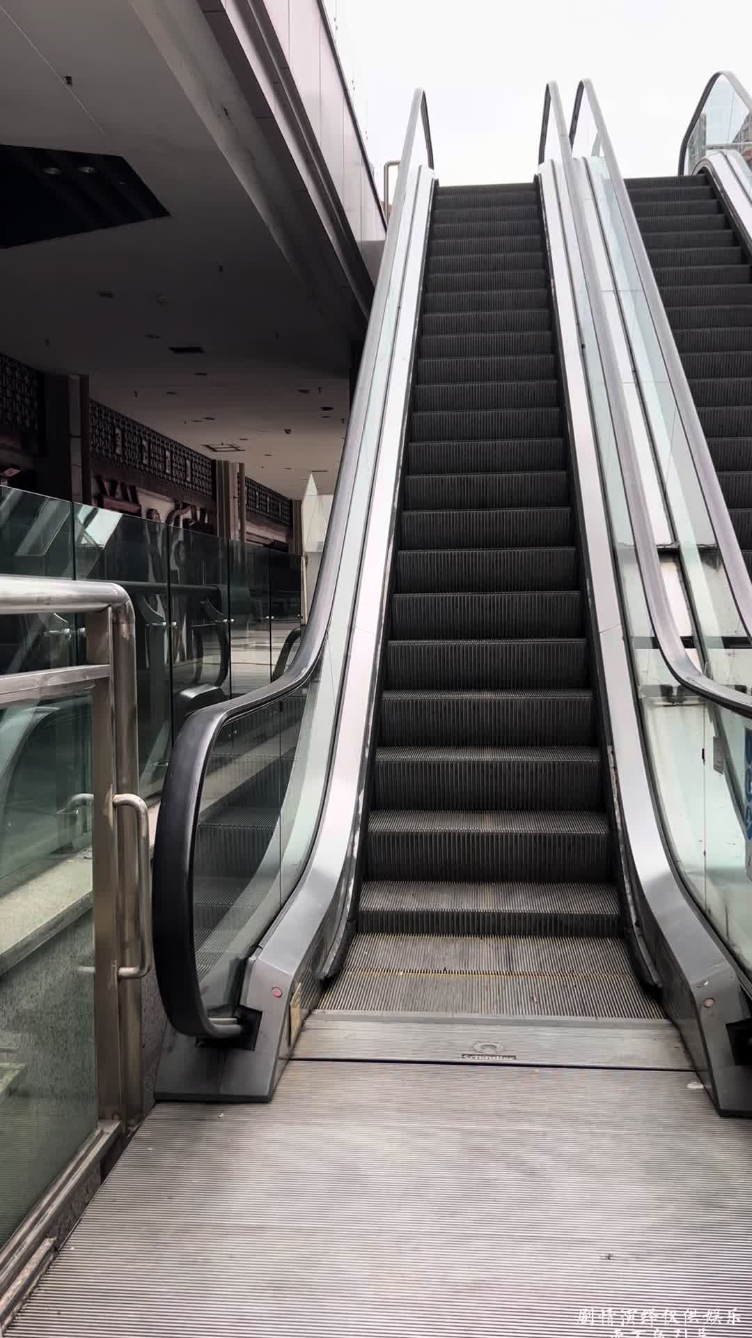 小舅子为了节约用电居然把电梯关了.#宣传正能量 #原创视频