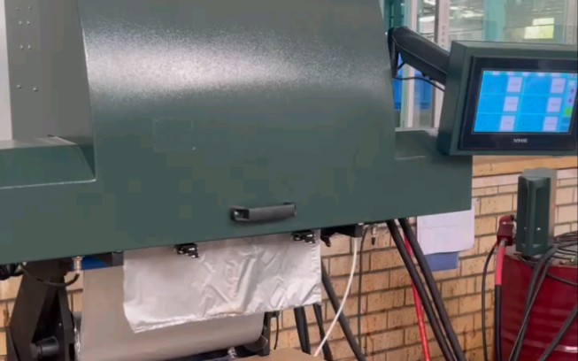 汽车散热器发泡胶包装缓冲防损 全自动聚氨酯发泡机打包便捷