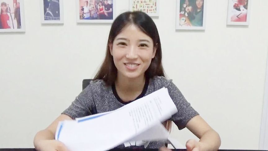 不用订书机装订文件,一把剪刀即可,简单实用