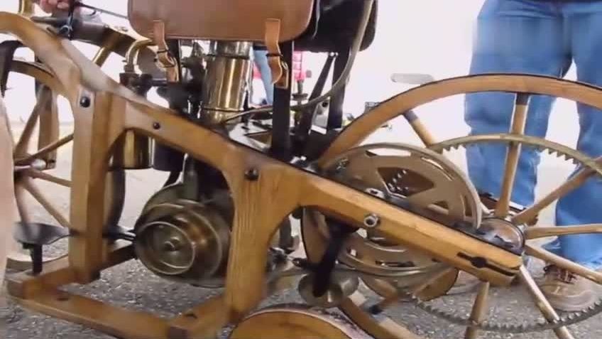 1885年的摩托车长这个样子?世界上第一辆摩托车!