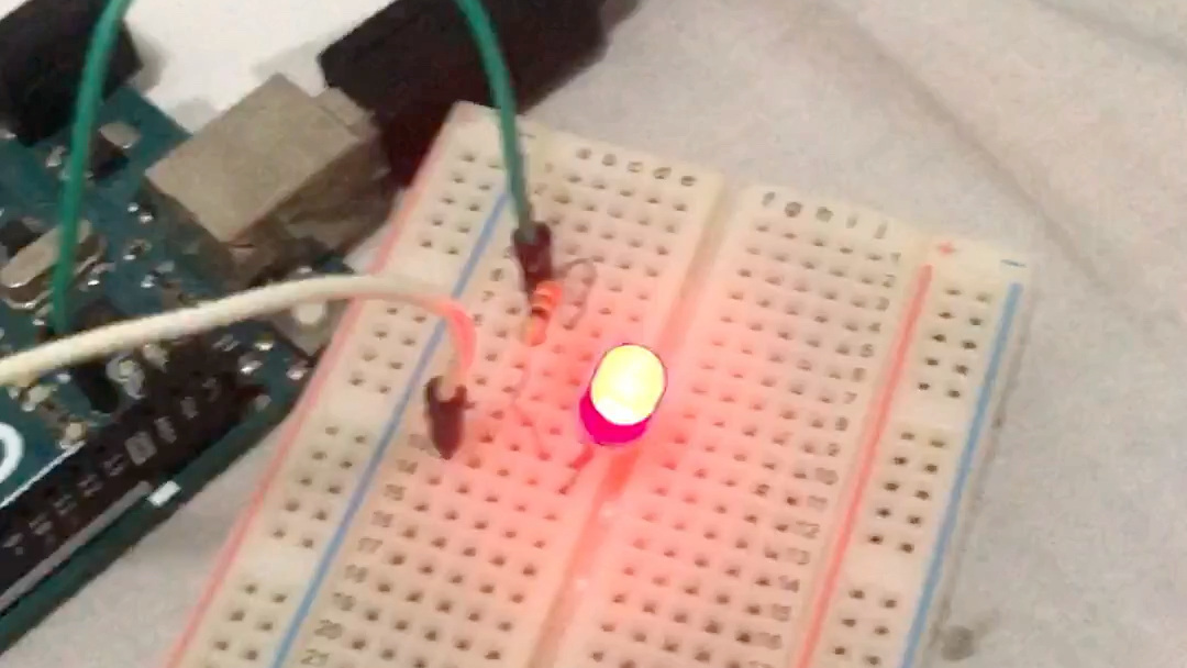 Arduino,但是将呼吸灯的程序接上蜂鸣器(耳机党慎入)