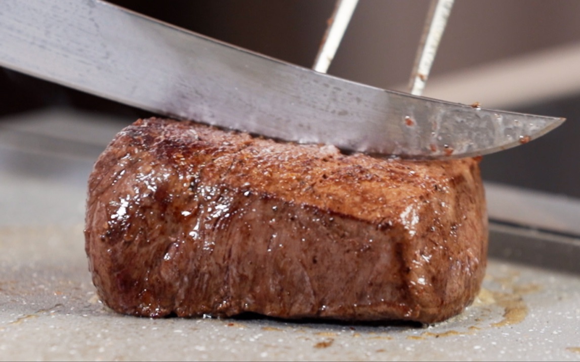 一刀切开10000元和牛是什么样的体验?