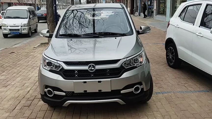 鸿日S1电动汽车家用成人油电两用老年代步车四轮电轿封闭款低速