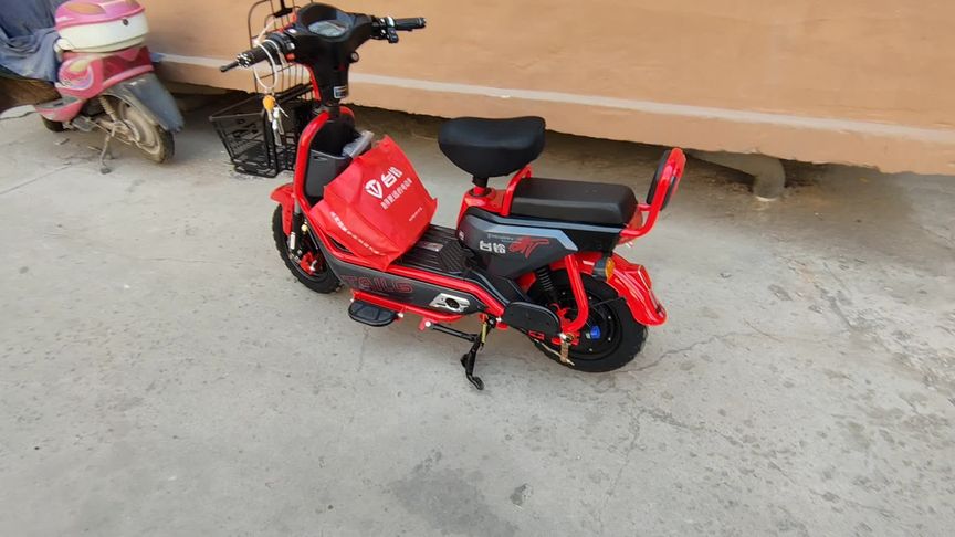 买了一台新电动车，既跑得快又跑得远，3500元的价格很超值！