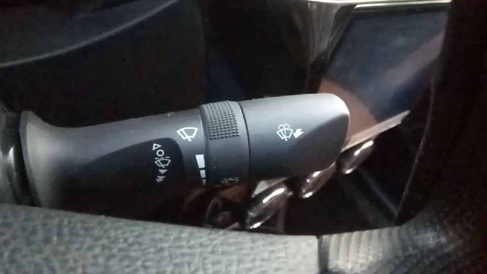 卡罗拉雨刷器和玻璃水的开关