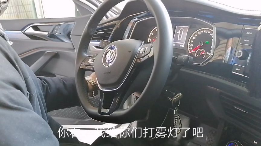 车仪表盘不亮了,看看4S店是怎么说的,是坏了吗